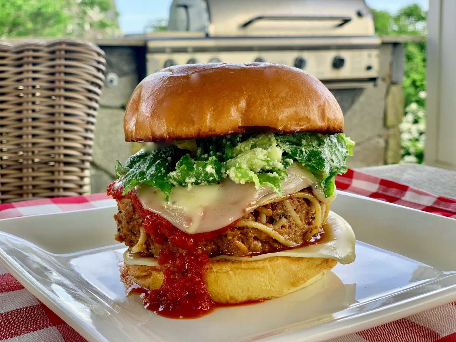 SPAGHETTI AND MEATBALL BURGERS - Dish off the Block