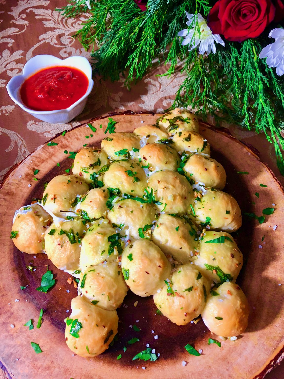 PULL APART CHRISTMAS TREE MOZZARELLA BREAD - Dish off the Block